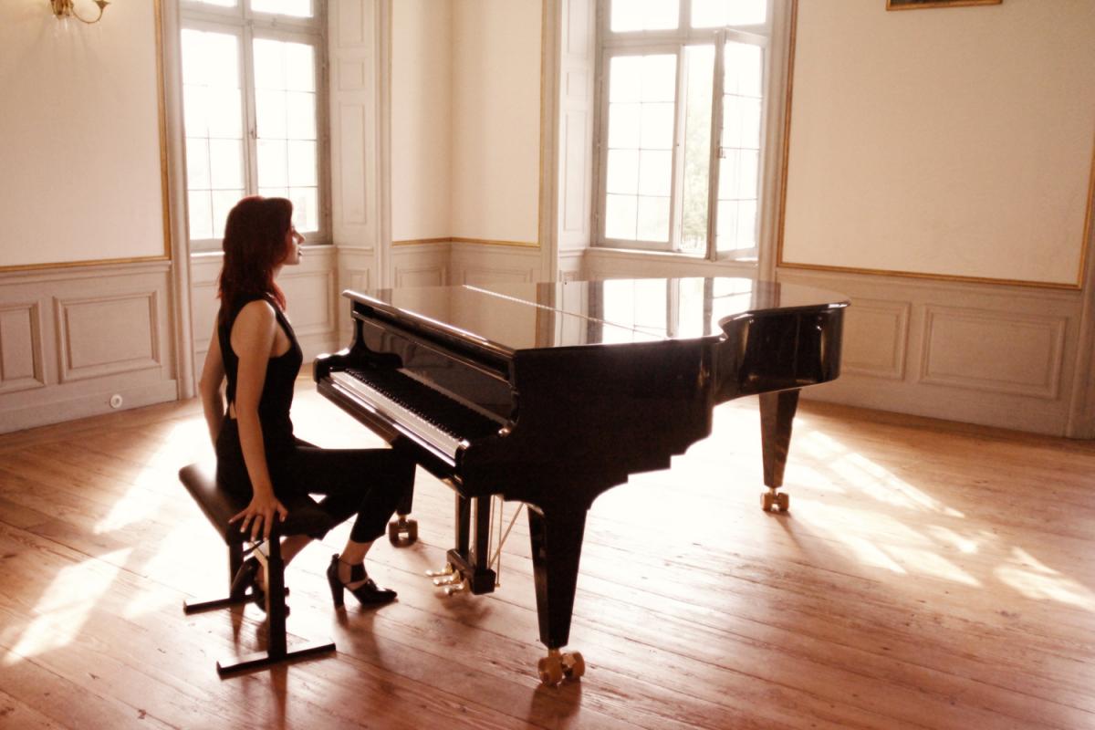 Sarah Straub live im Statt-Café | KIELerleben