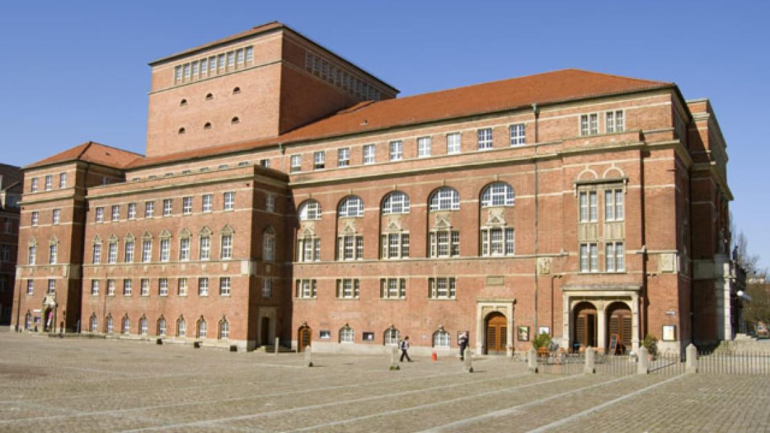 Zwischen Kitsch und Kunst: Wagners "Meistersinger" in der Oper Kiel ...